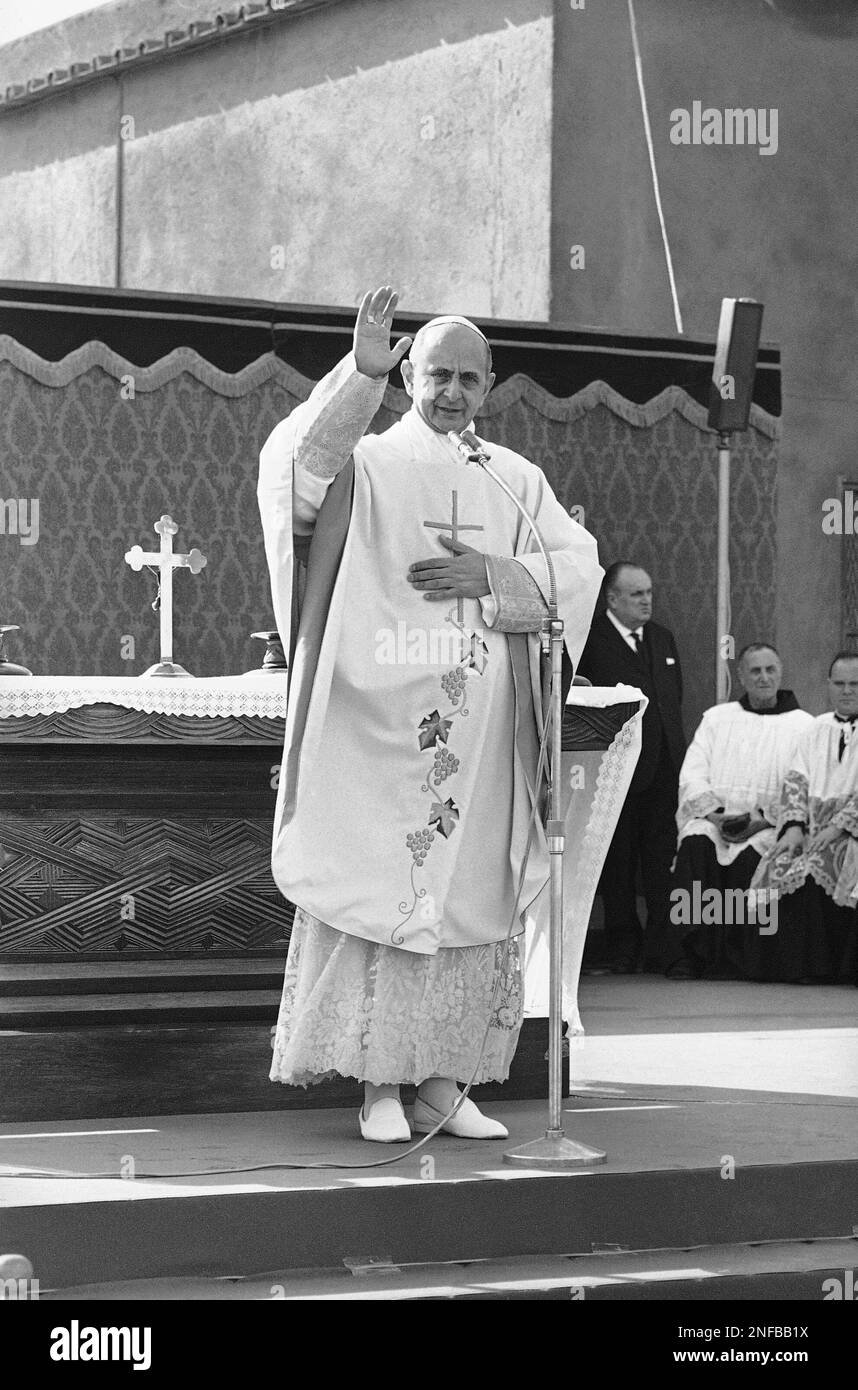 Pope Paul VI, standing before the main altar of the church of St ...