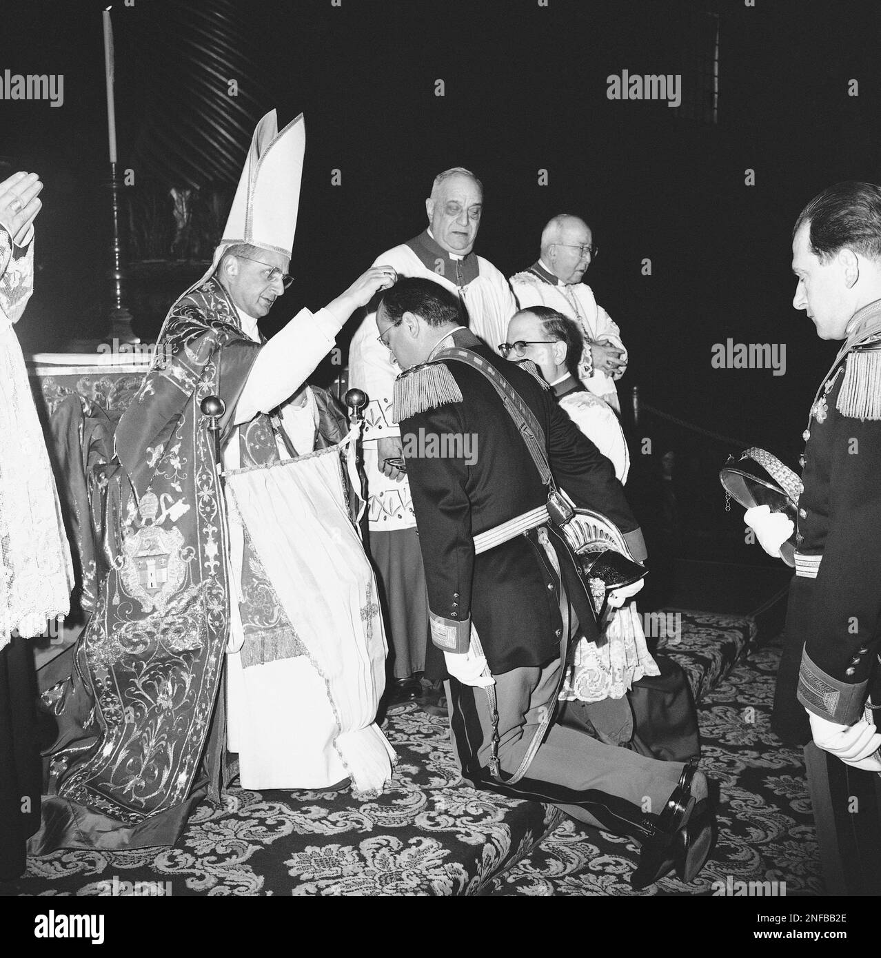 Pope Paul VI, sitting on a throne in Saint Peter's Basilica in Vatican ...
