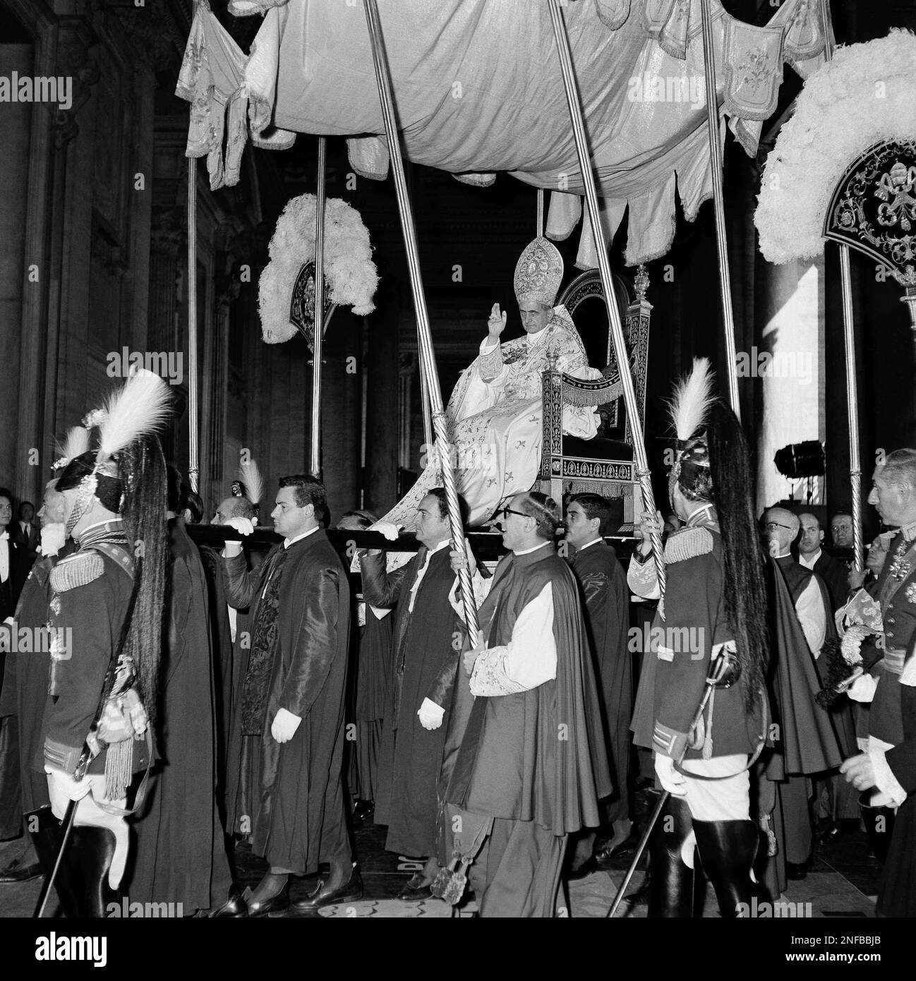 Pope Paul VI raises his hand in blessing as he is carried into St ...