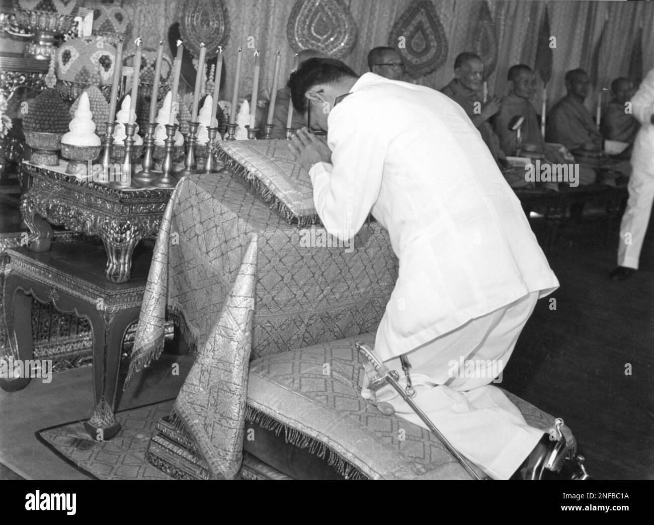 Thailand's King Bhumibol Adulyadej offers prayer in buddhist rites for ...