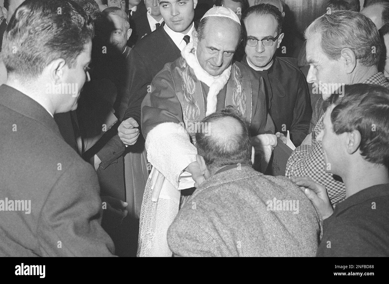 Workers who contributed to the building of the new Pontifical Roman ...