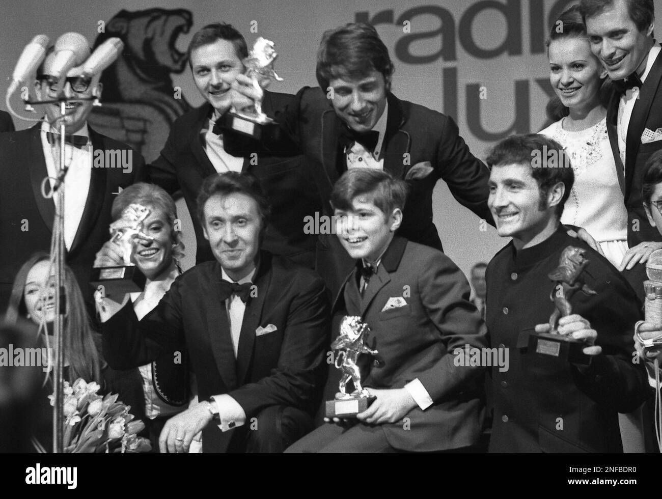 Dutch singing mega star, Hendrik Nikolaas Theodoor Simons, center ...