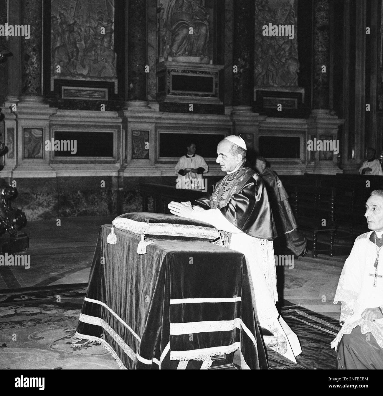 Pope Paul VI kneels in prayer in front of the altar of the Basilica of ...