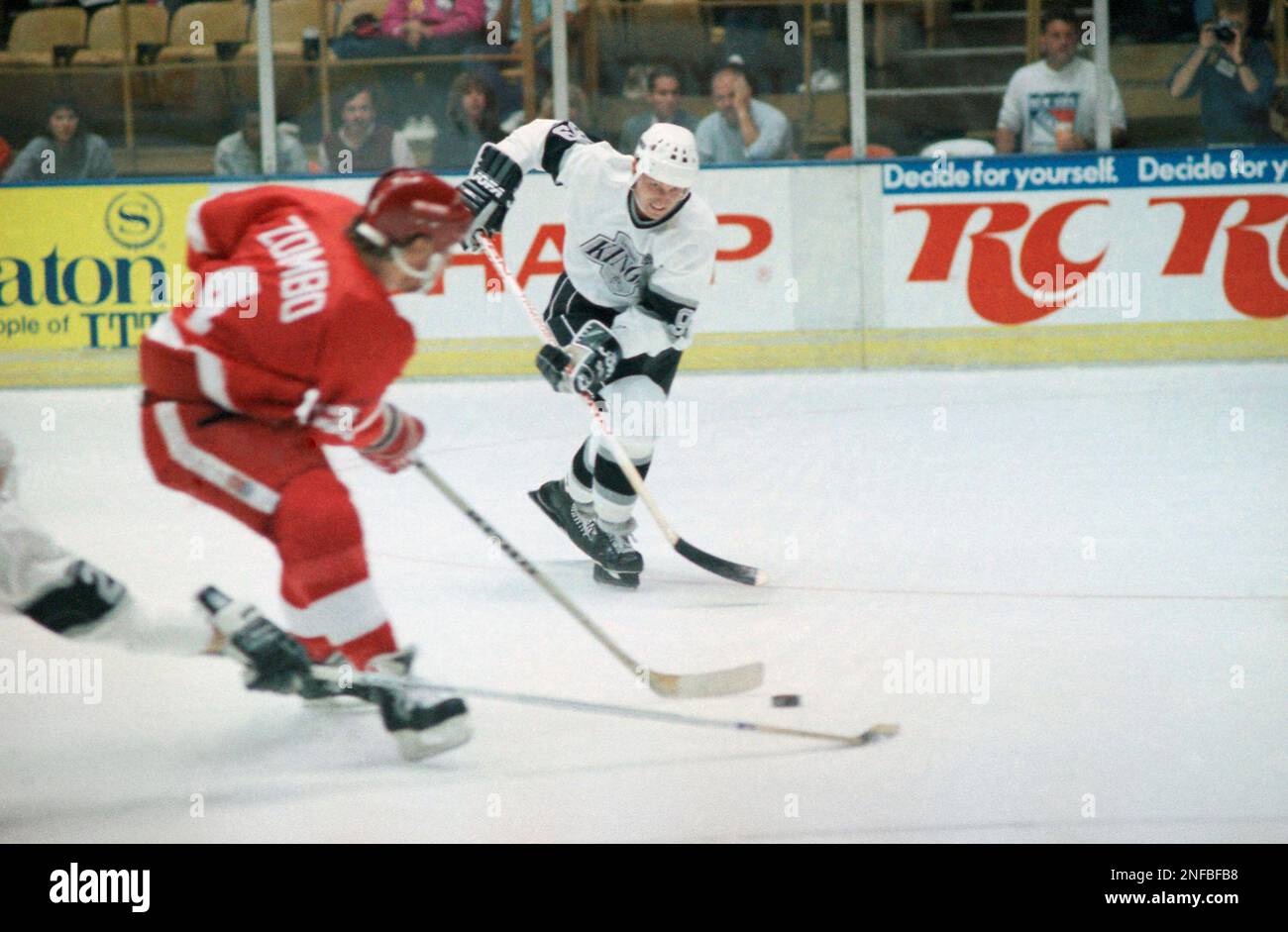 Wayne Gretzky, of the Los Angeles Kings, goes after the puck against ...