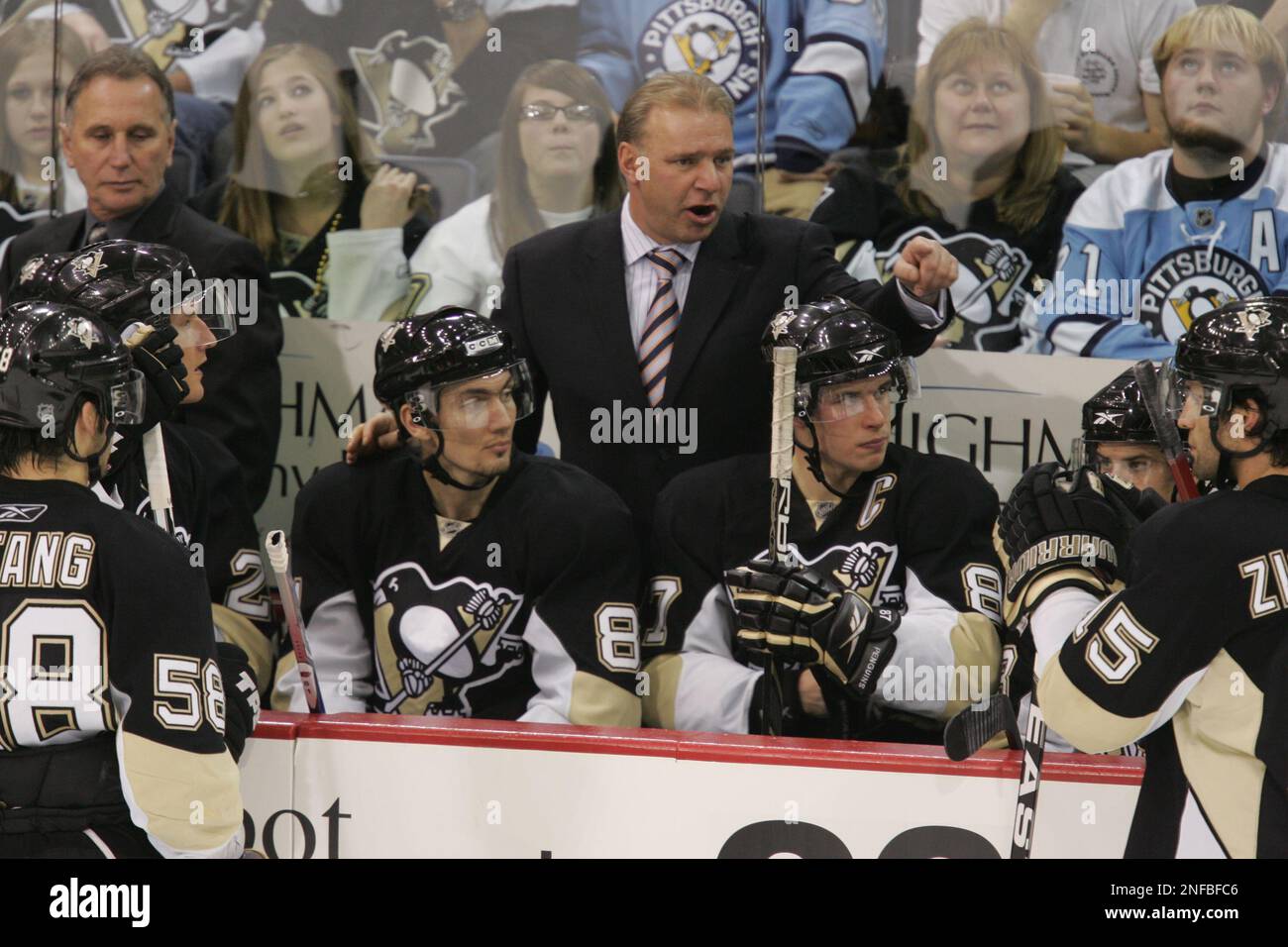 Pittsburgh Penguins coach Michel Therrien during action against the New ...