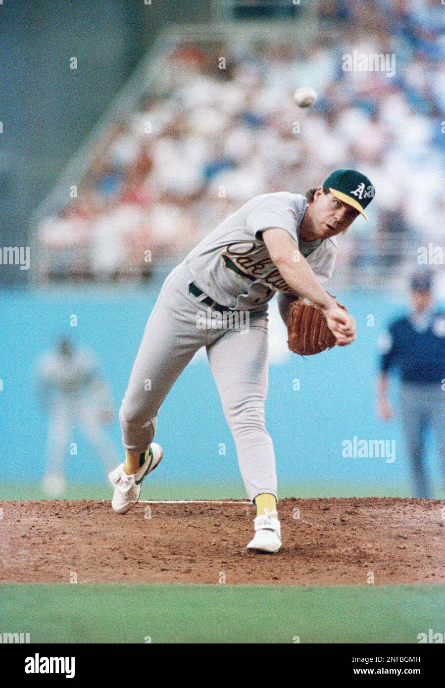 Oakland A's Storm Davis pitches against the Los Angeles Dodgers during ...