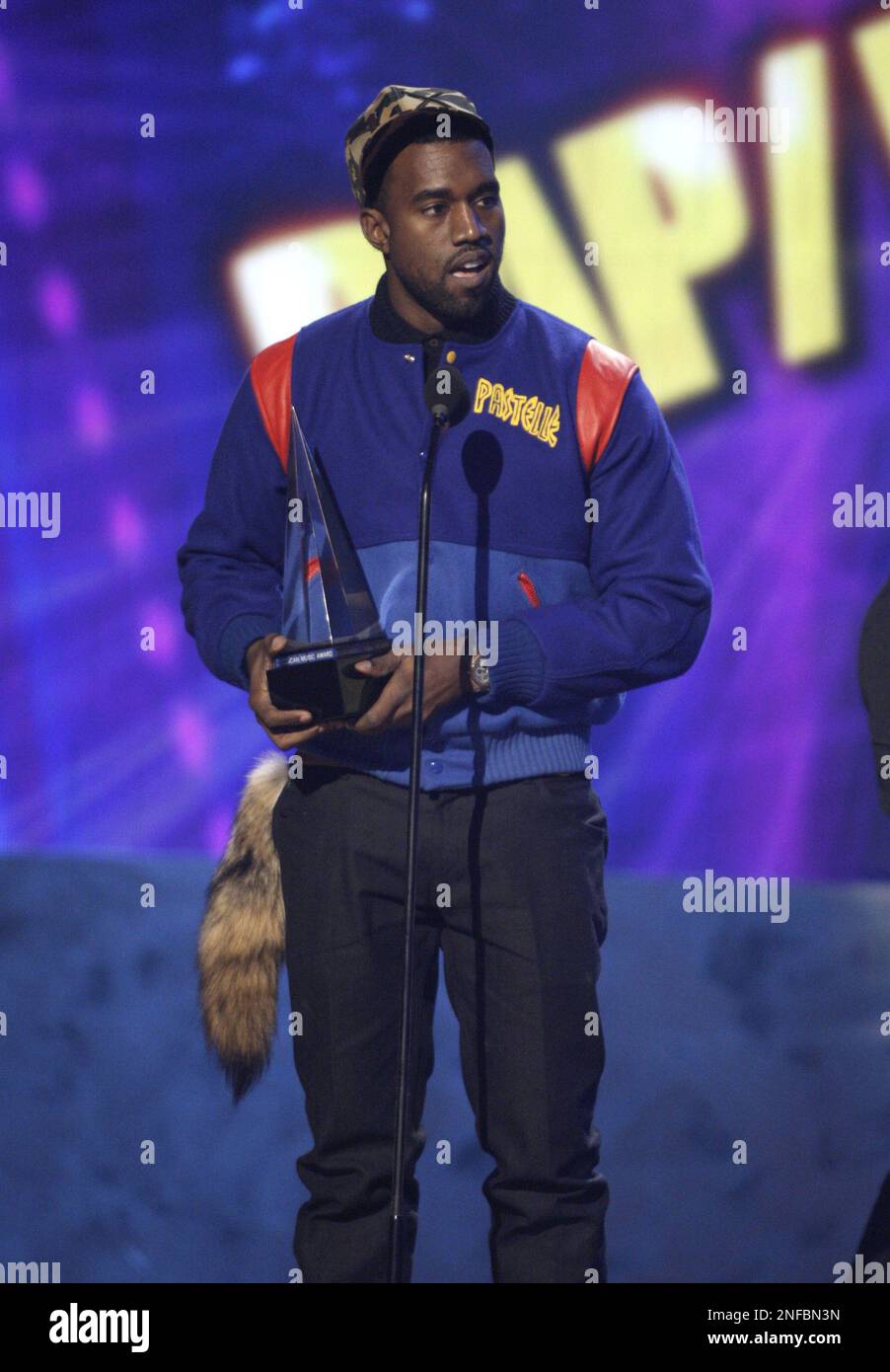 Kanye West accepts the rap/hip-hop music favorite album award for ...