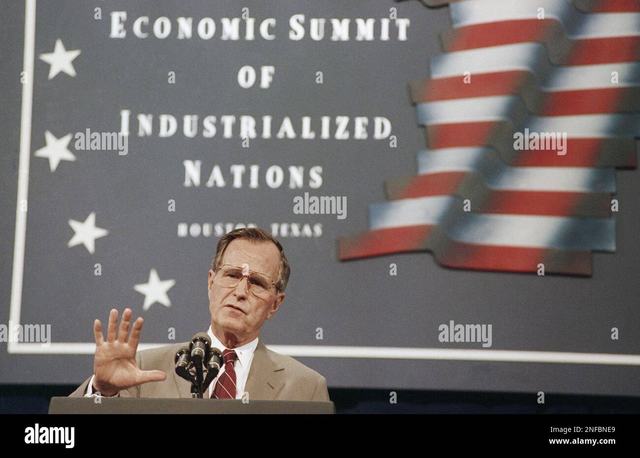 President George Bush holds a news conference following the final ...