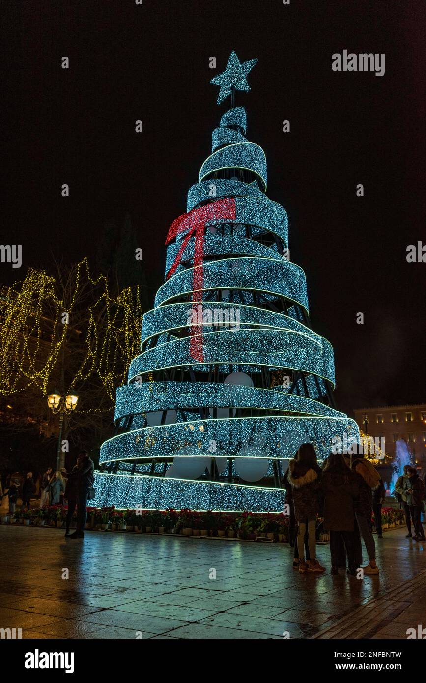 Light adorned tree hi-res stock photography and images - Alamy