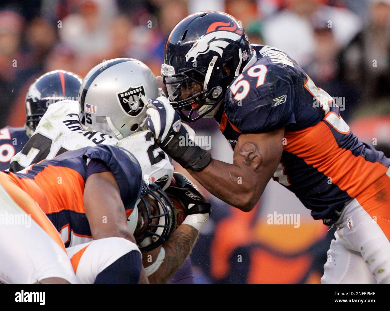 Denver Broncos linebacker Wesley Woodyard (59) stops Oakland Raiders ...