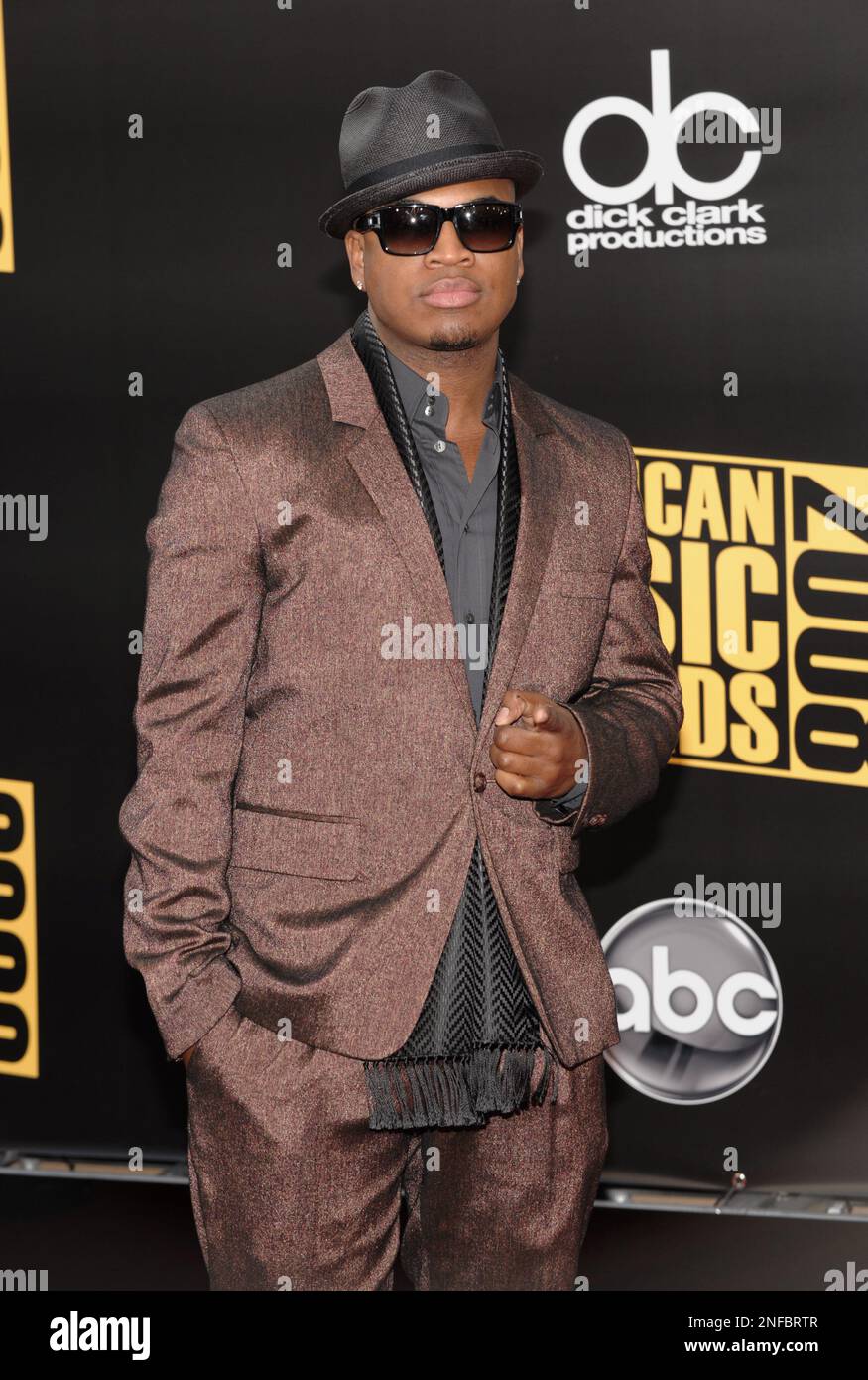 Ne-Yo arrives at the American Music Awards in Los Angeles on Sunday ...