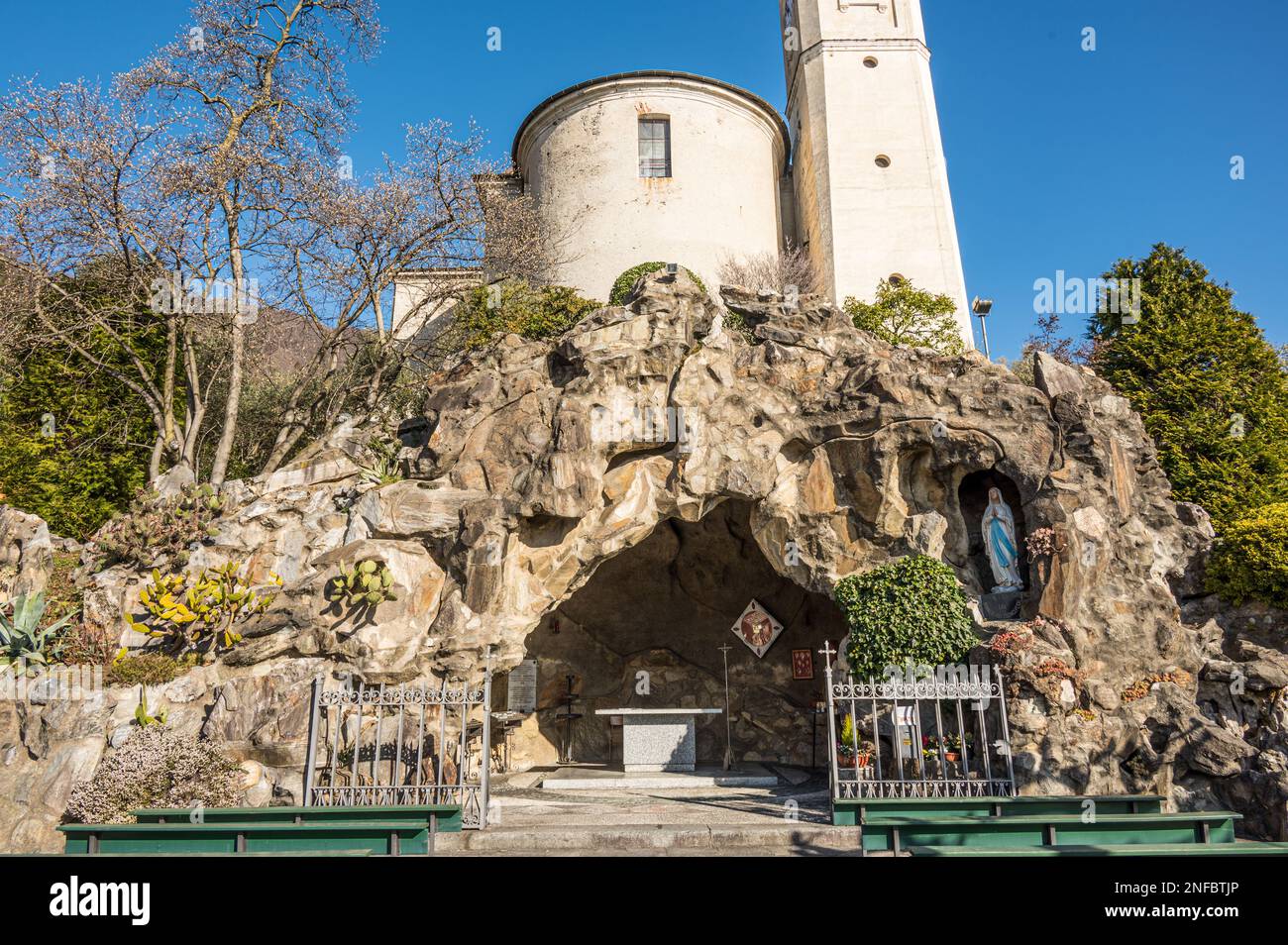 Cannero, Italy - 02-05-2023: The cave of Cannero with the parish church ... Cannero, Italy - 02-05-2023: The cave of Cannero with the parish church ...