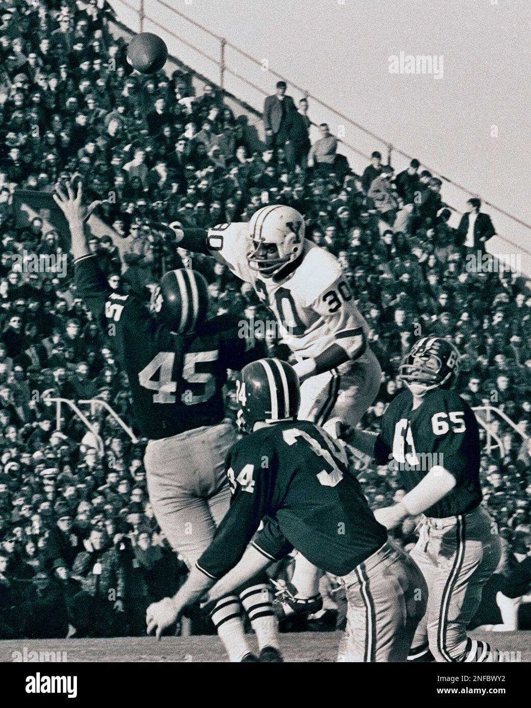 ** FILE ** In this Nov. 23, 1968 file photo, Harvard's Tom Wynne (45 ...