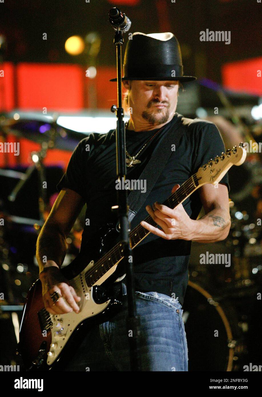 Kid Rock performs during his VH1 Storytellers concert in Nashville ...
