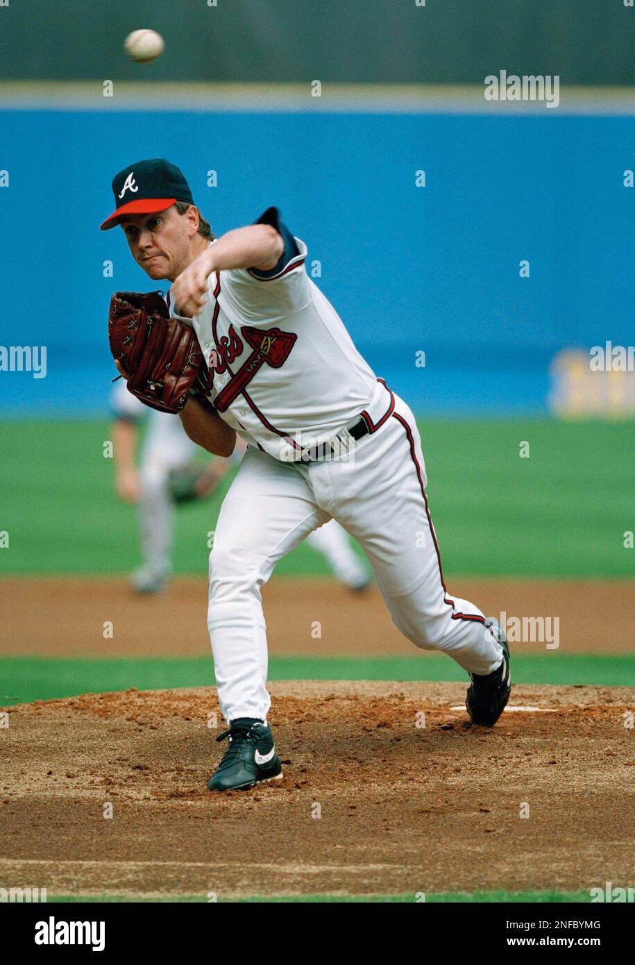 Atlanta Braves starting pitcher Tom Glavine hurls against the ...