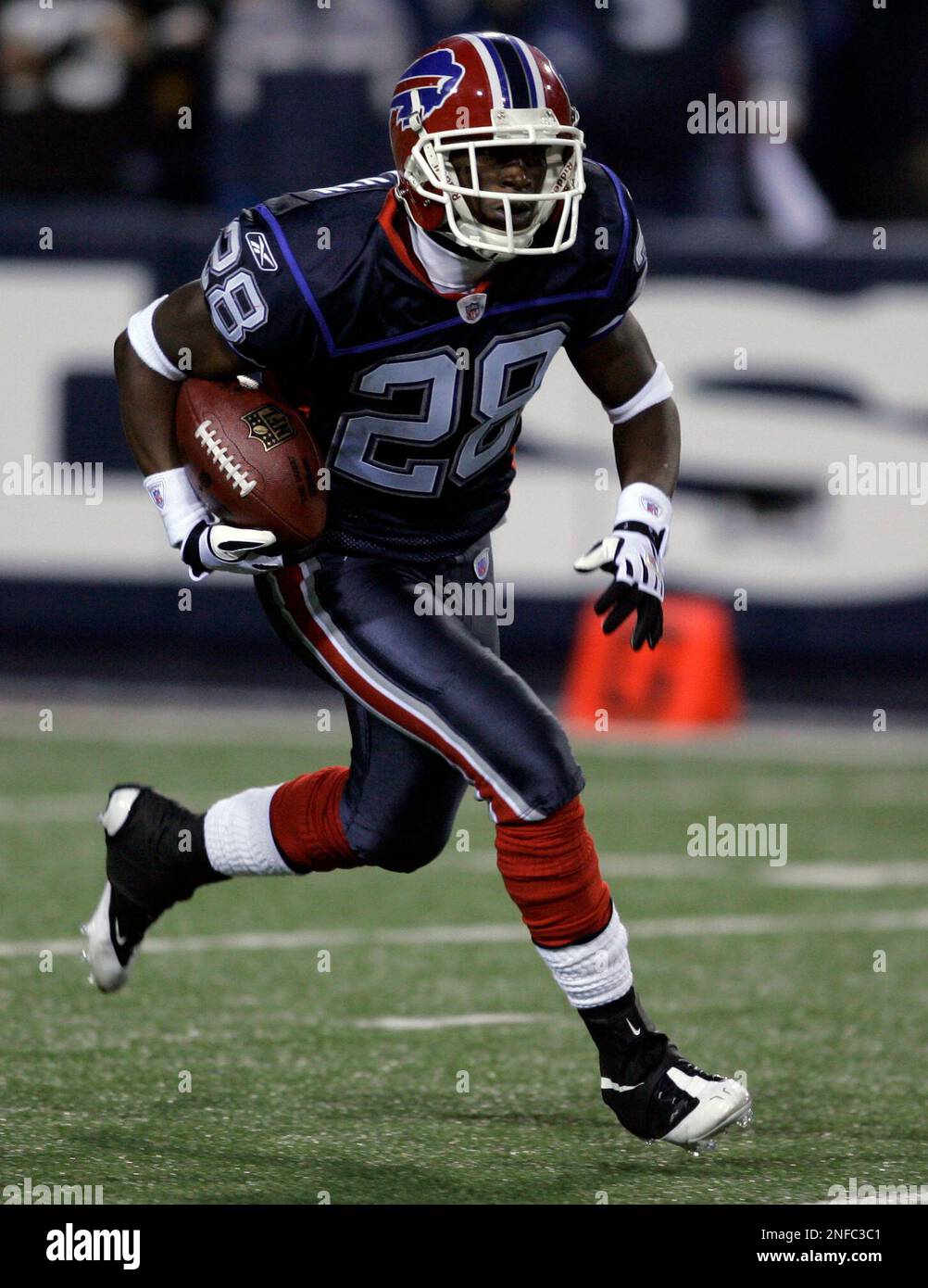 Buffalo Bills' Leodis McKelvin returns a kickoff against the Cleveland ...