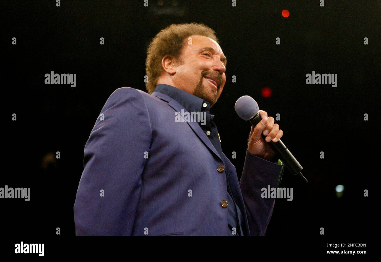 ** ARCHIV ** Der Saenger Tom Jones, aufgenommen am 19. April 2008 in ...