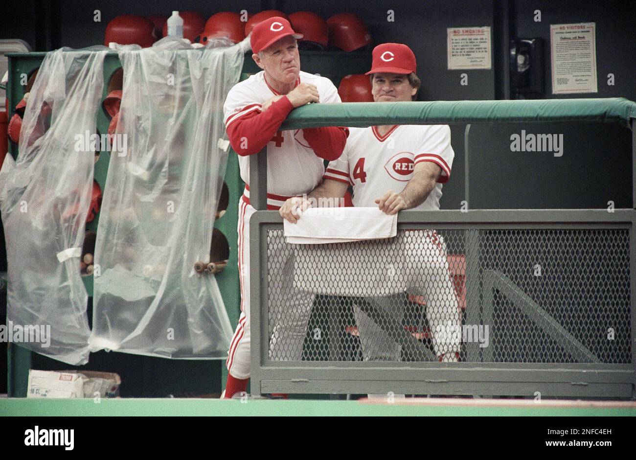 Cincinnati Reds manager Pete Rose, right, talks with coach Dave Bristol ...