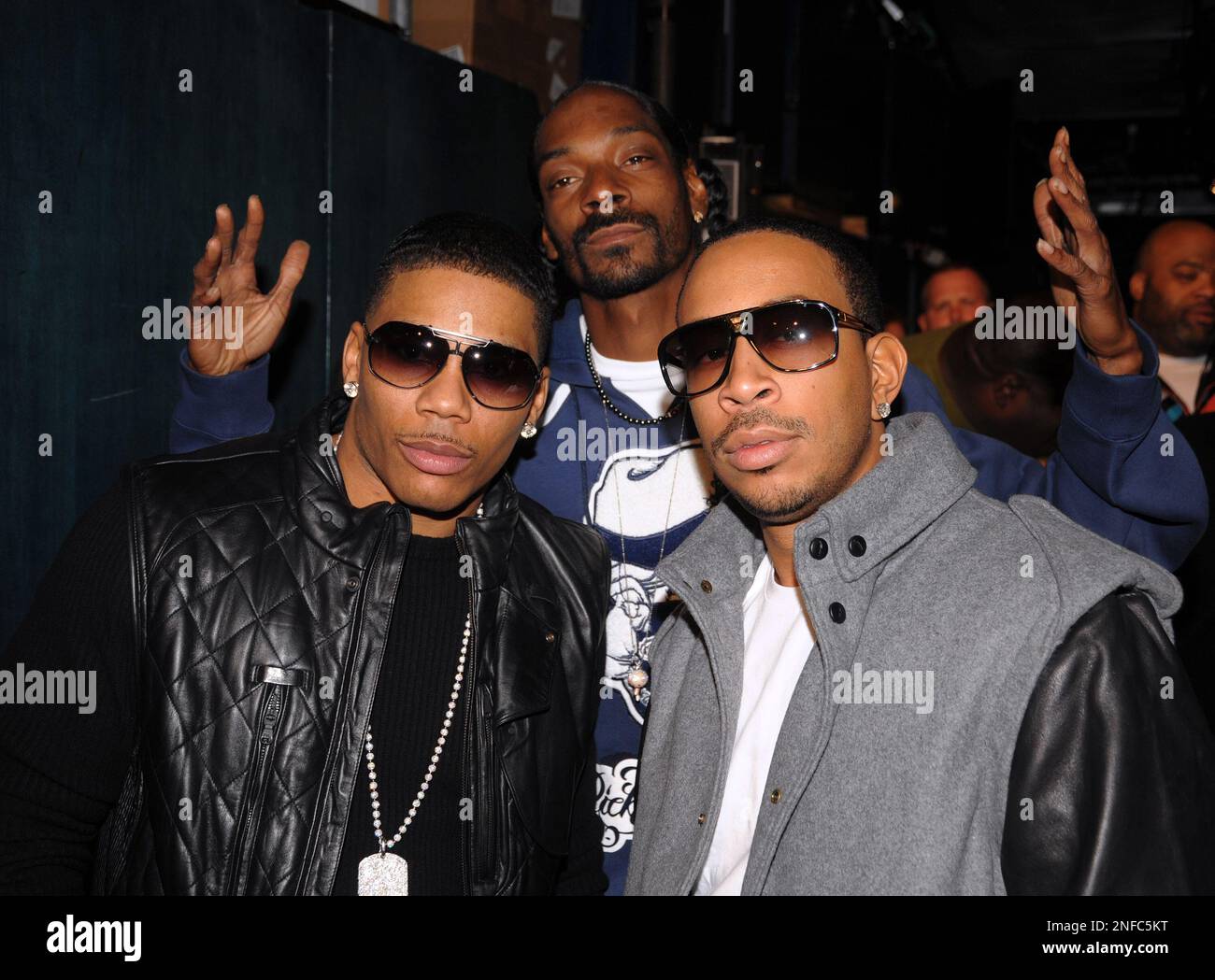 From left, rappers Nelly, Snoop Dog and Ludacris pose backstage at MTV ...