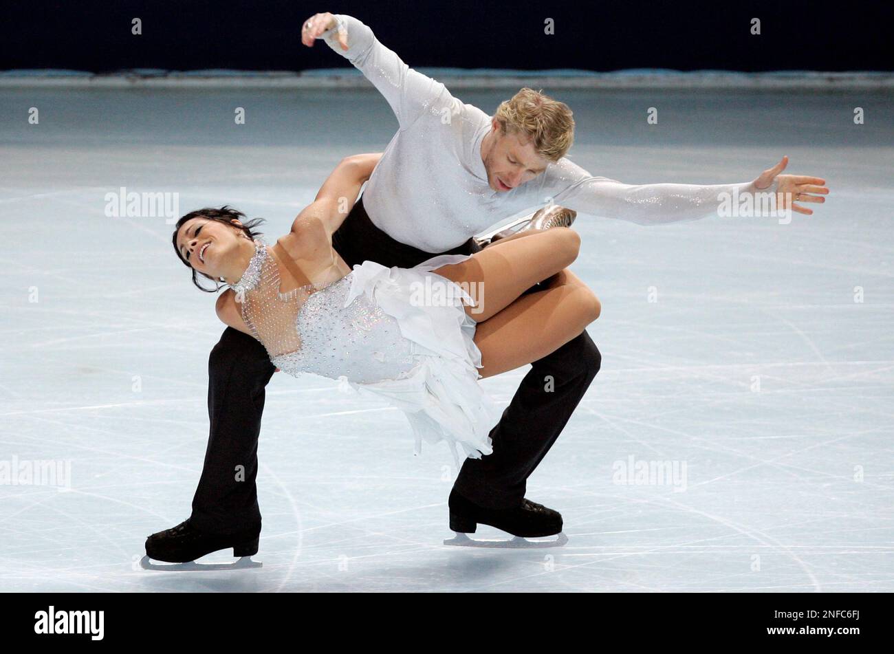 Isabelle Delobel and Olivier Schoenfelder of France perform their Ice ...