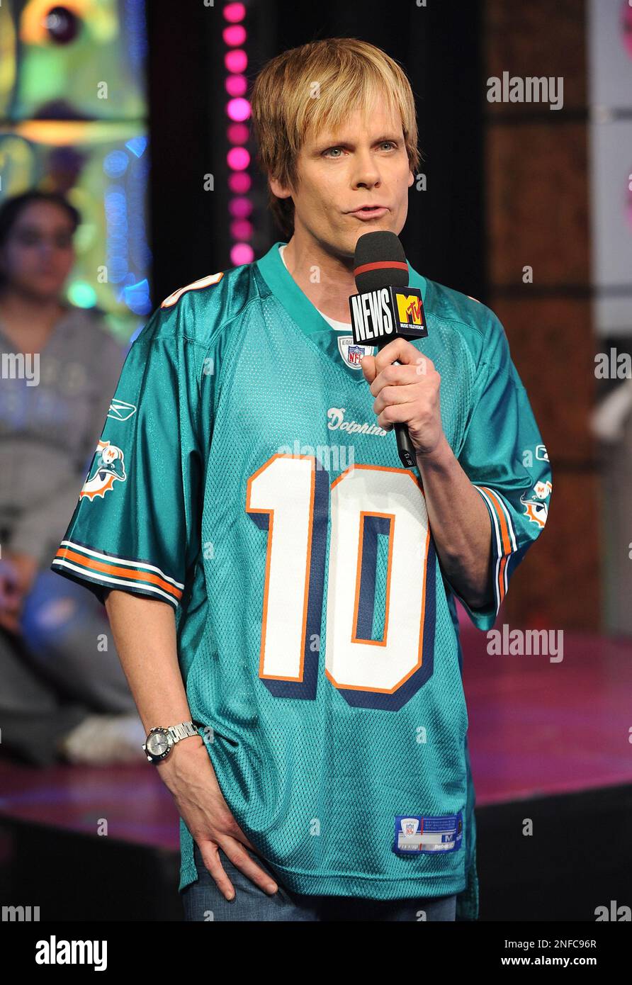 MTV News correspondent John Norris makes an appearance on the last MTV ...