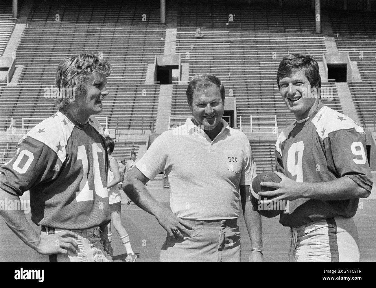 Steve Bartkowski (10), quarterback from University of California, and ...