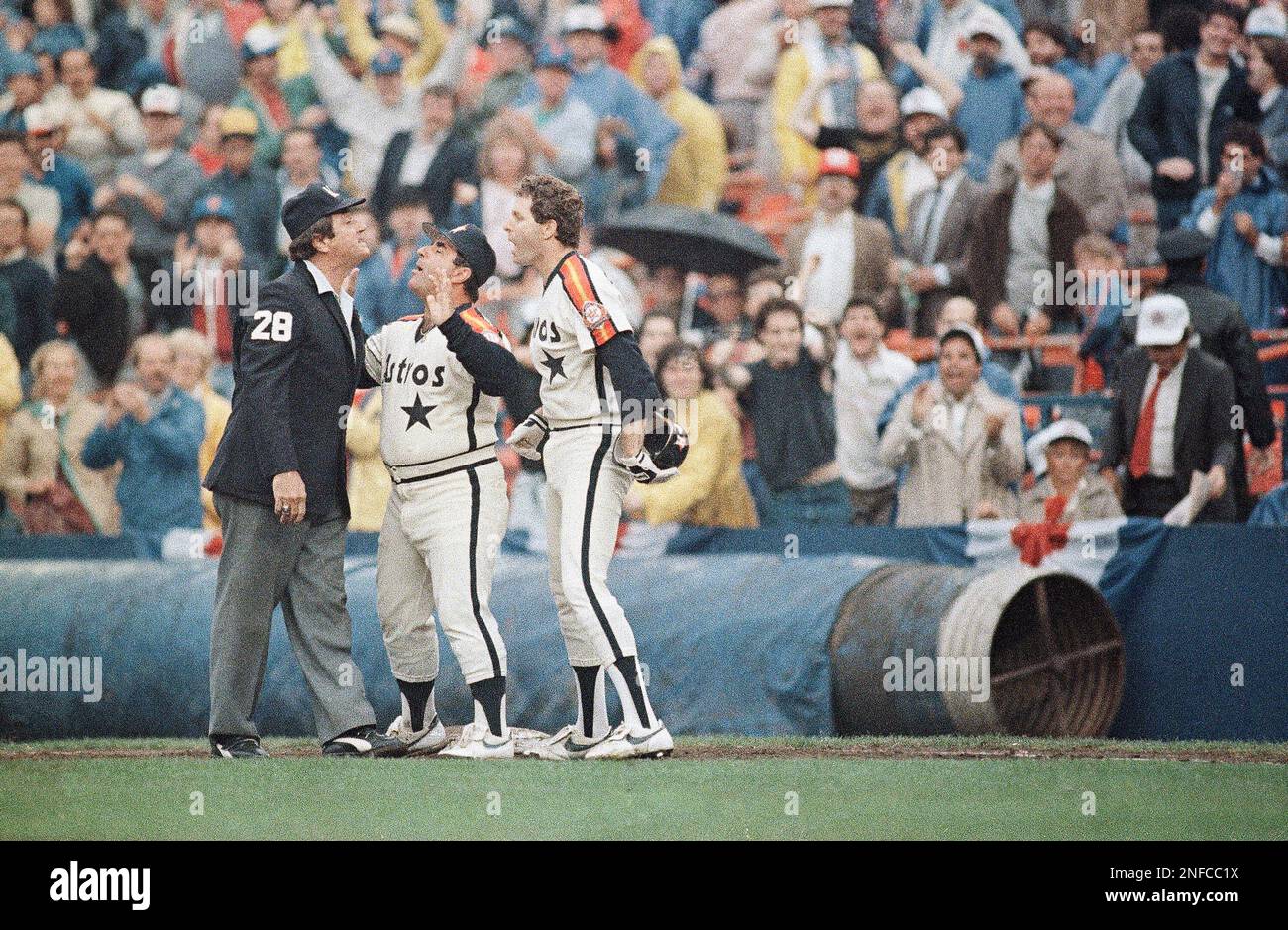 First base umpire Fred Brocklander (28) faces off against Houston ...