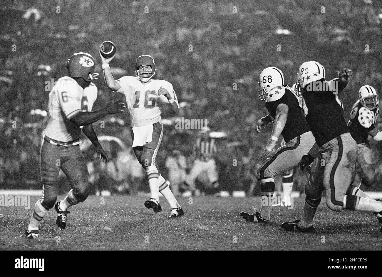 Kansas City Chiefs' quarterback Len Dawson (16) flicks a short pass to ...