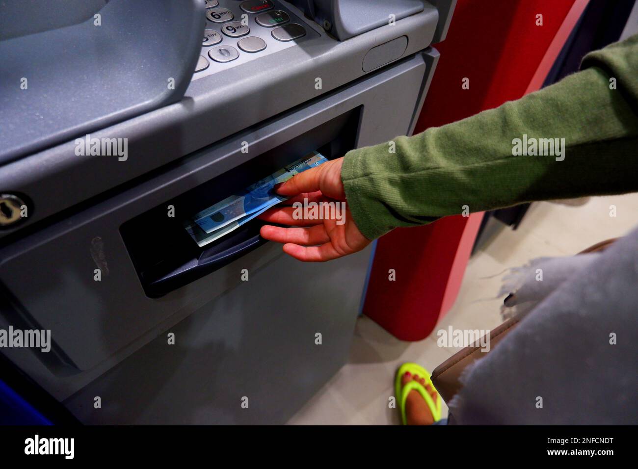 Pay icon from commerce hi-res stock photography and images - Alamy