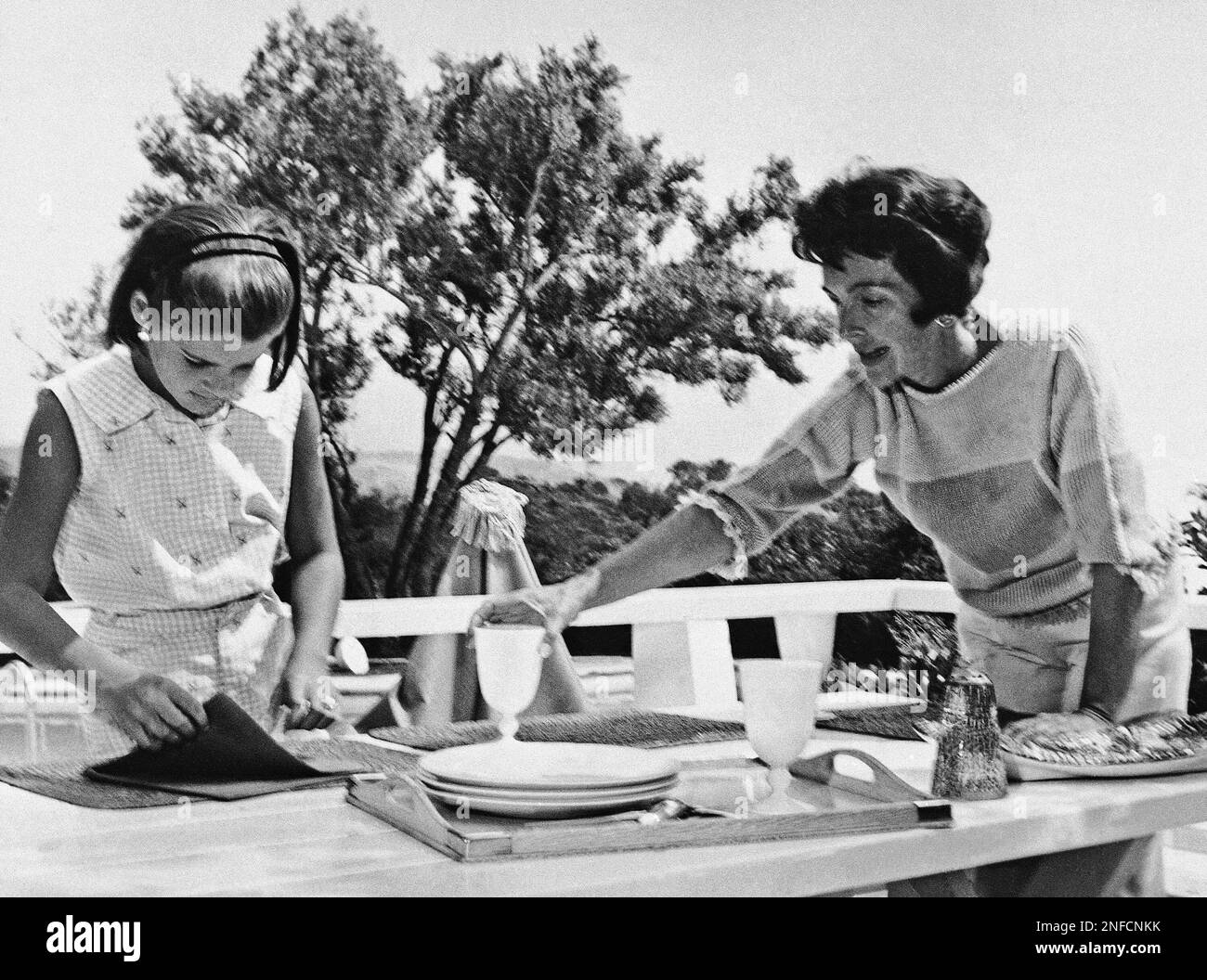 Getting ready for lunch, actress Nancy Davis, wife of Ronald Reagan ...