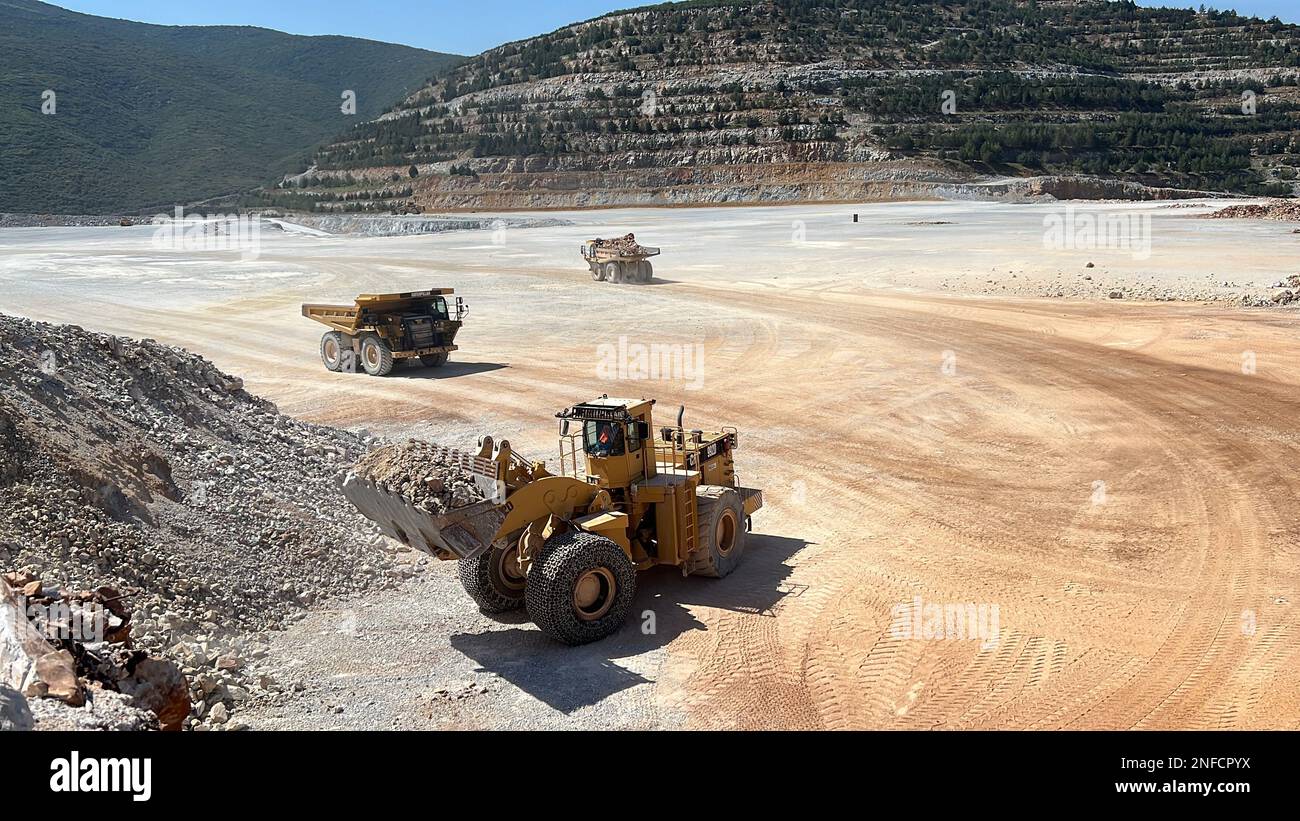 Truck ore quarry loading hi-res stock photography and images - Alamy