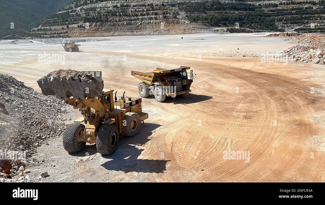 Truck ore quarry loading hi-res stock photography and images - Alamy