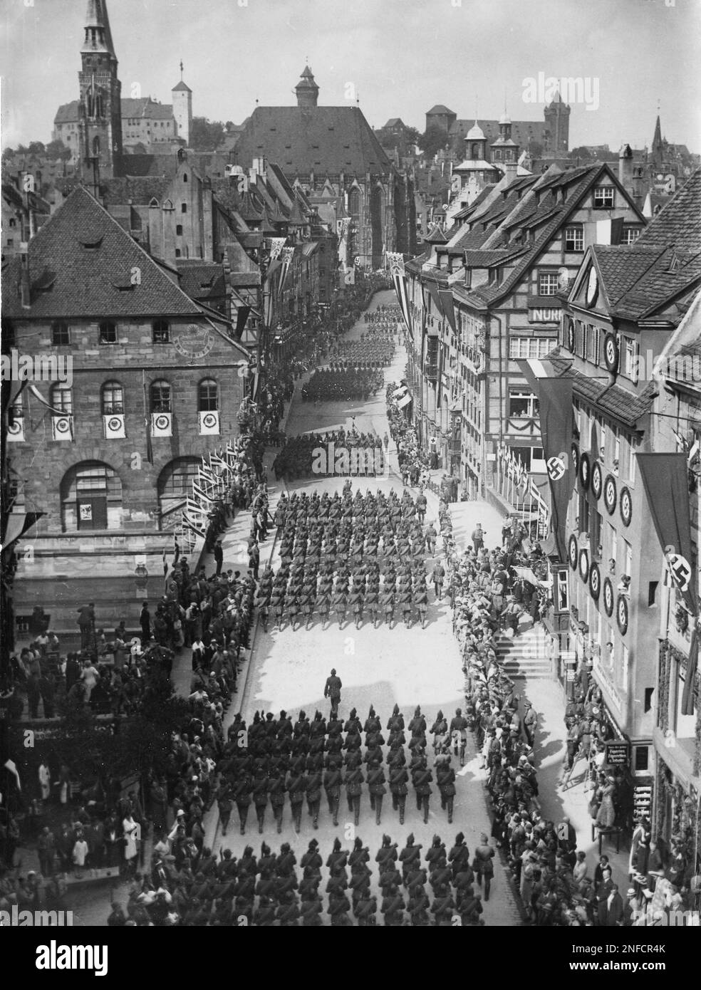 Members of Hitler's labor program called "Reichsarbeitsdienst" - "RAD ...