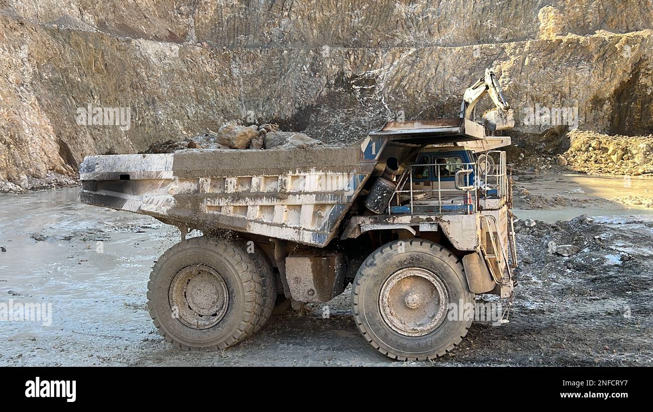Dump truck unloading sand hi-res stock photography and images - Alamy