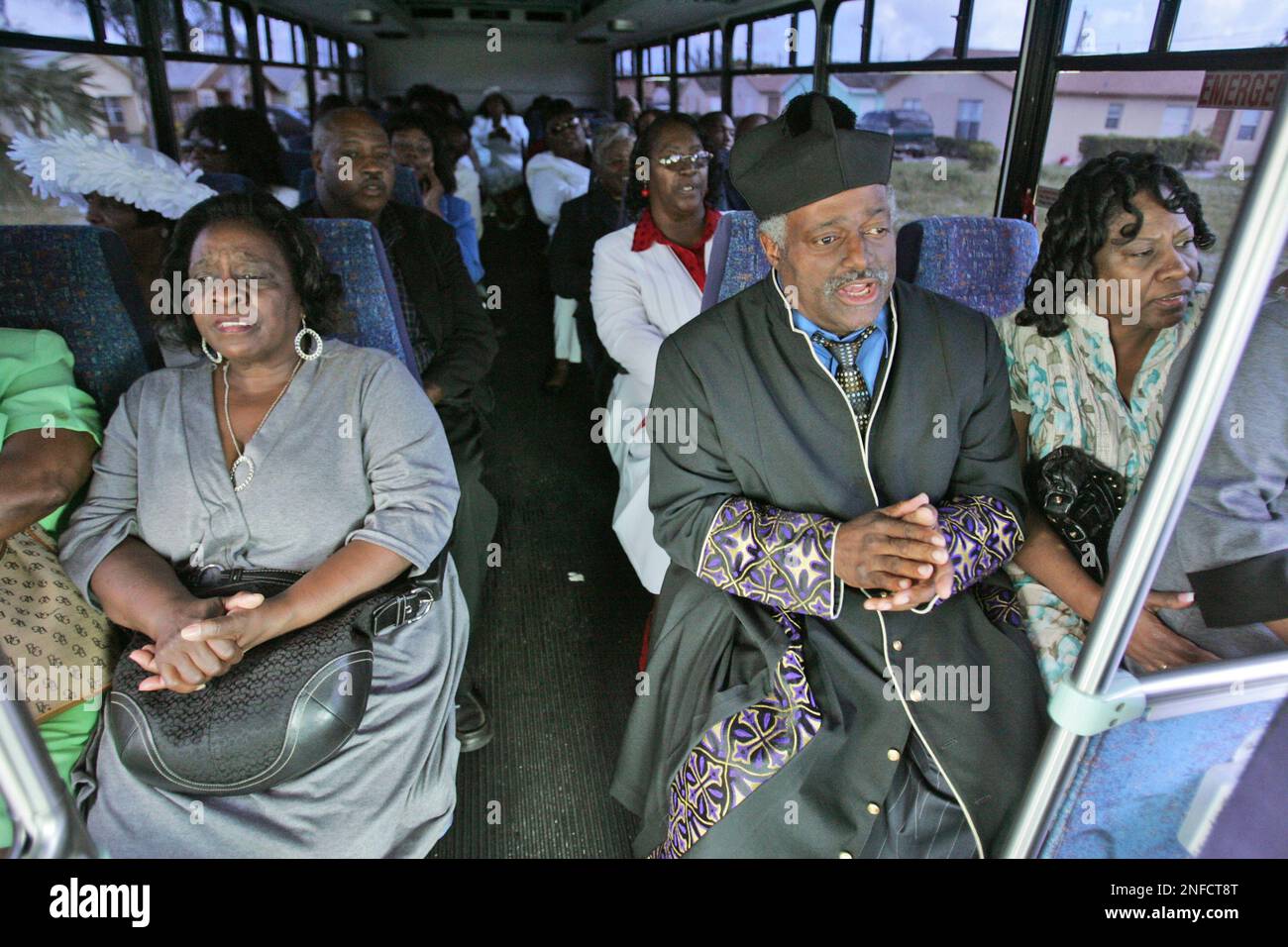 Church members ride a bus to vote early Sunday, Nov. 2, 2008 in Riviera ...
