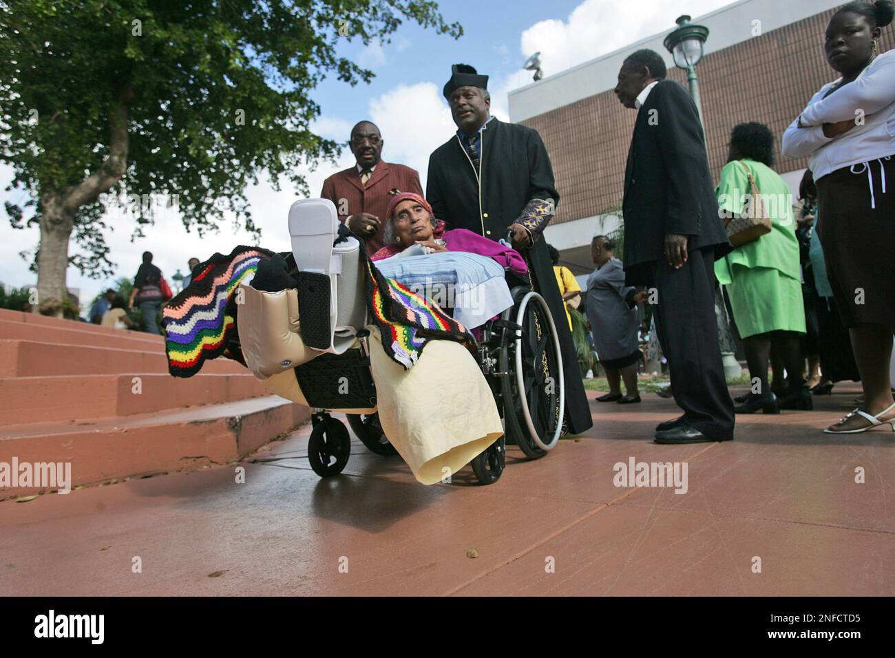 The Mayor Rev. Thomas Masters pushes his 95-year-old mother, Isabell ...