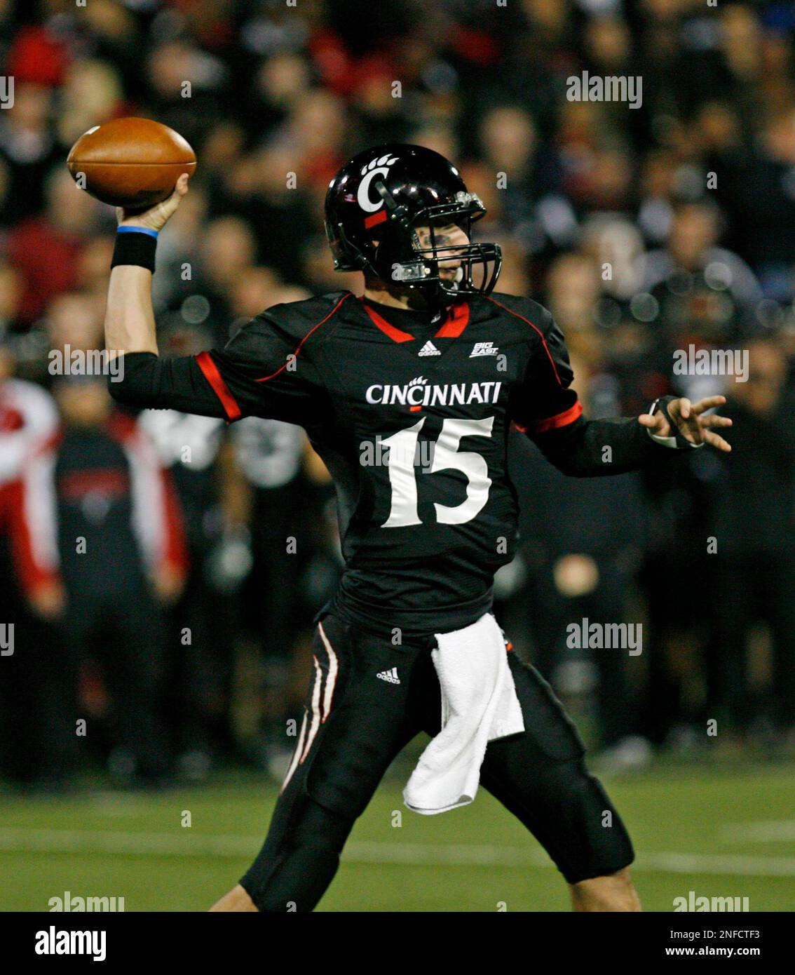 Cincinnati quarterback Tony Pike passes against South Florida in a ...
