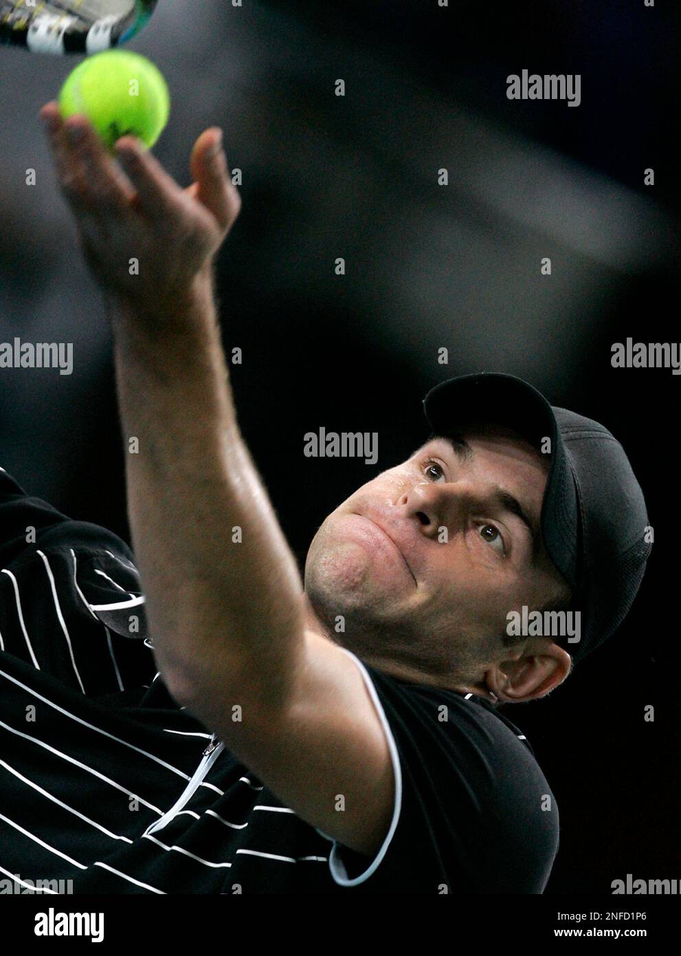 Us Player Andy Roddick Serves The Ball To Gilles Simon Of France During Their Match At The Paris