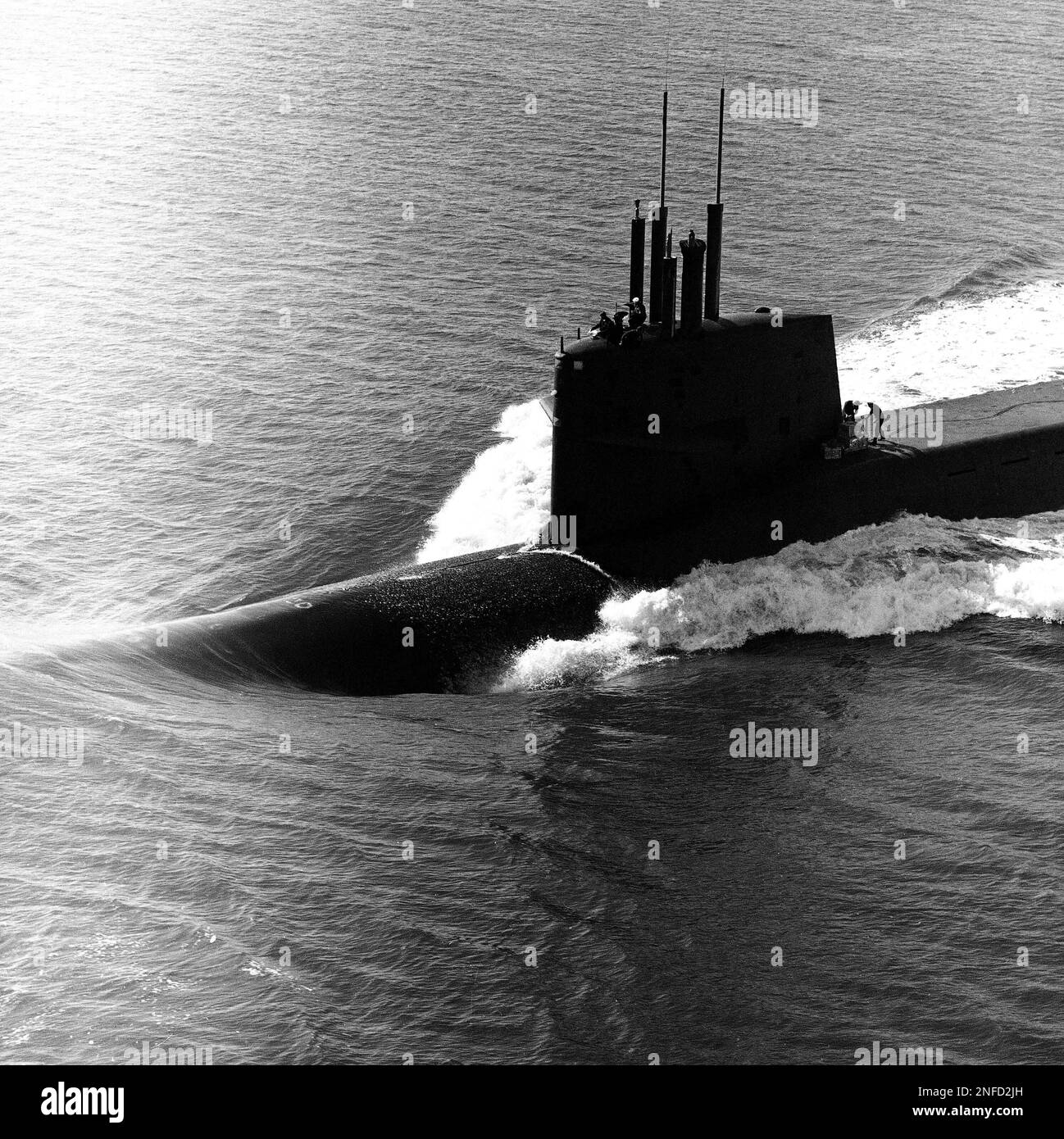 The nuclear-powered submarine USS George Washington (SSBN 598) takes to ...