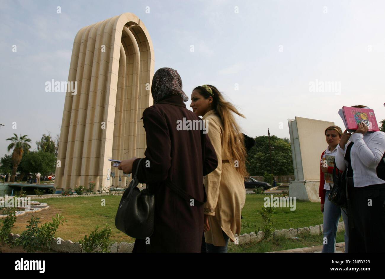 ** ADVANCE FOR HAMZA HENDAWI STORY SLUGED IRAQ-MIXED BAG ** Iraqi ...