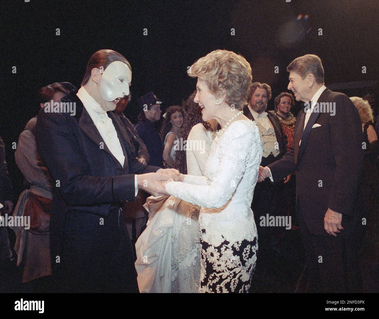 Former first lady Nancy Reagan visits backstage with Michael Crawford ...