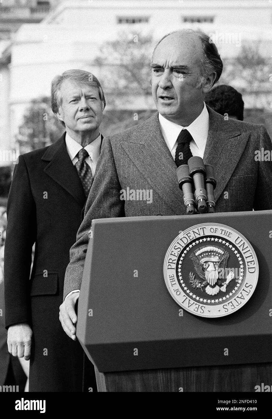 Mexican President Jose Lopez Portillo, speaks during welcoming ...