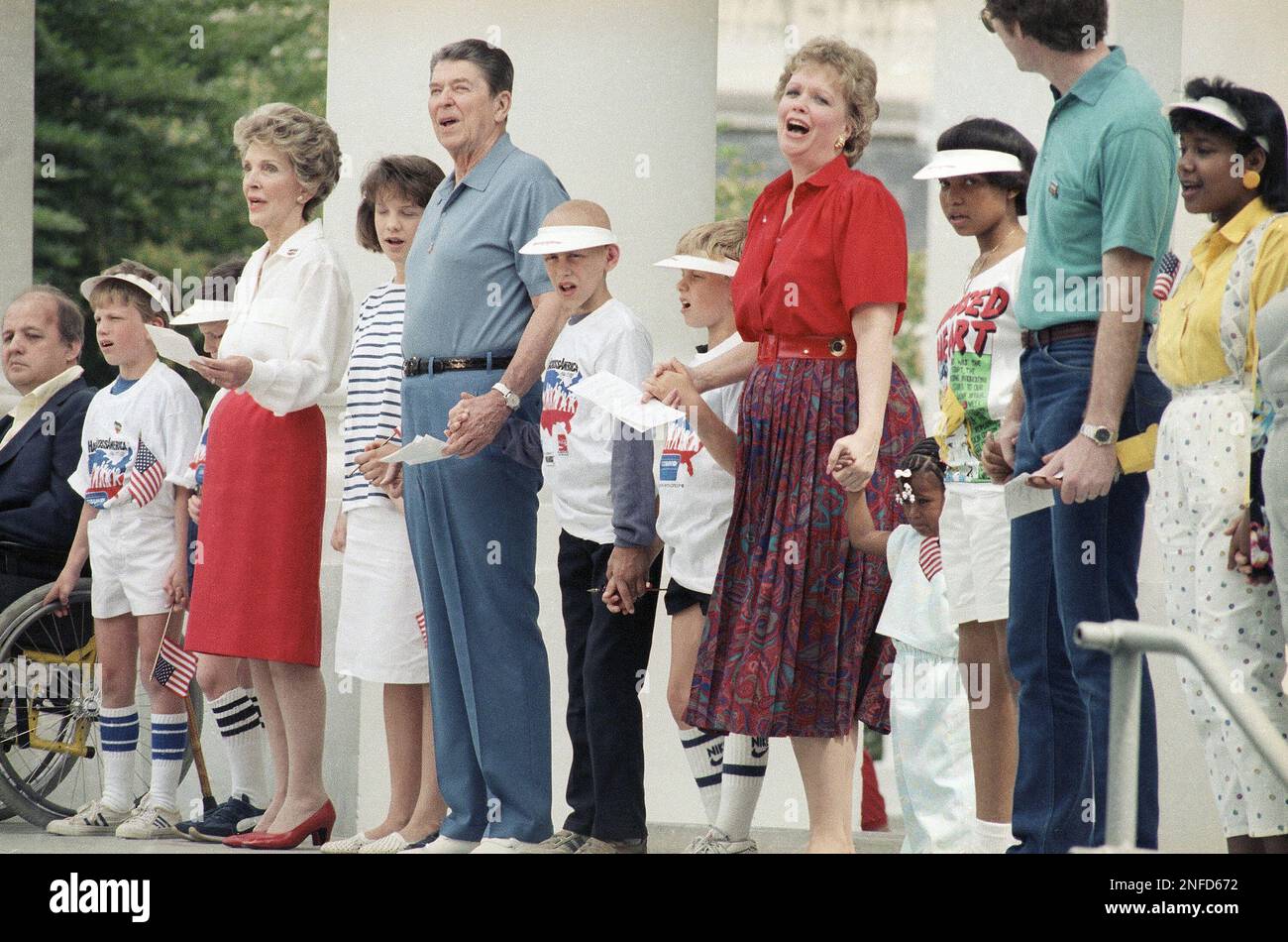 President Ronald Reagan and first lady Nancy Reagan, joined by daughter ...