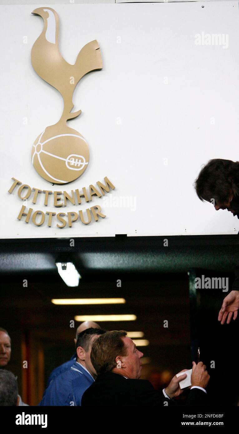Tottenham Hotspur's newly appointed manager Harry Redknapp, center ...