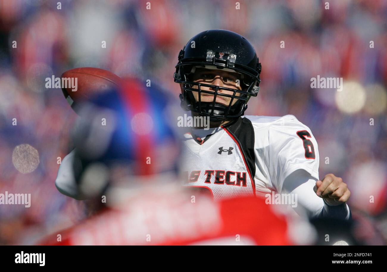 Texas Tech quarterback Graham Harrell (6) passes the ball during a ...