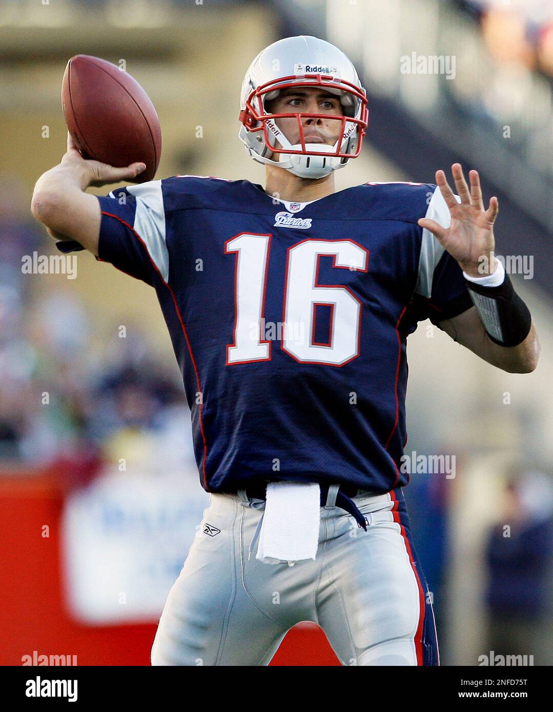 New England Patriots quarterback Matt Cassel (16) throws the ball ...