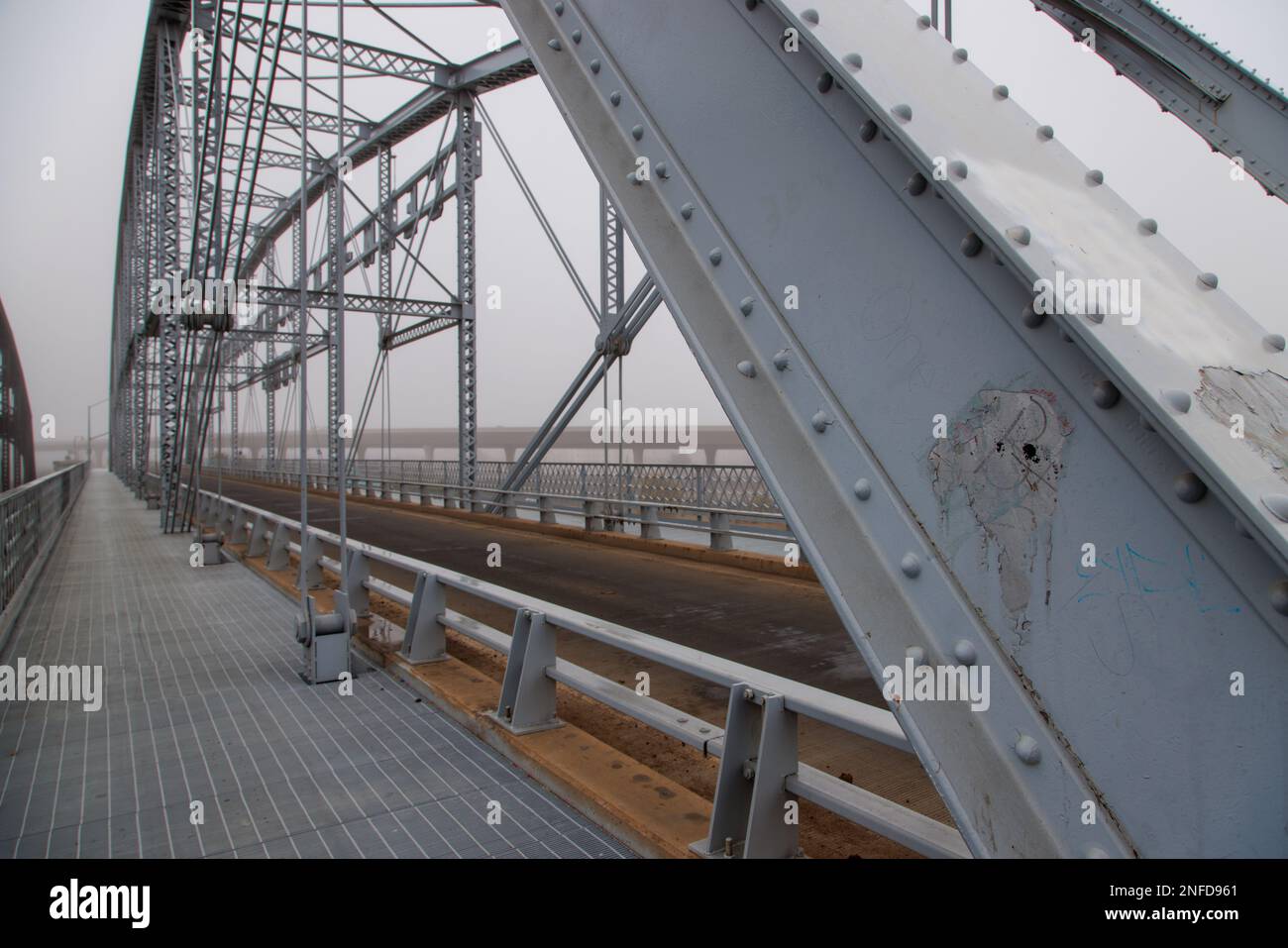 Colorado River bridge at Yuma Az in fog Stock Photo - Alamy