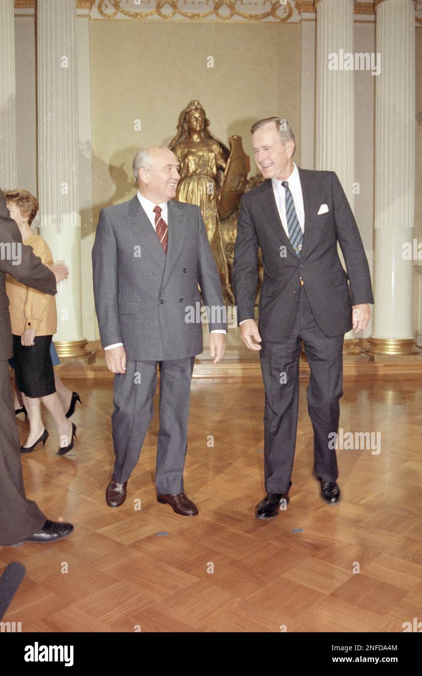 Soviet Presidential Mikhail Gorbachev and U.S. President George Bush ...