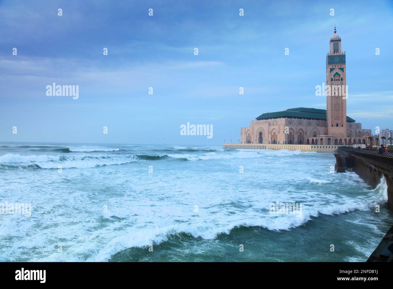 Storm roaring hi-res stock photography and images - Alamy