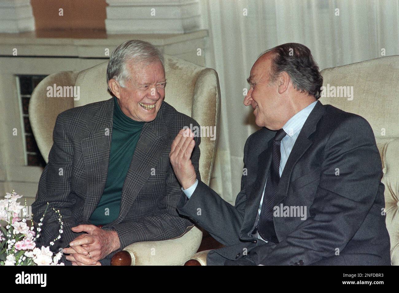 Former U.S. President Jimmy Carter and Bosnian President Alija ...